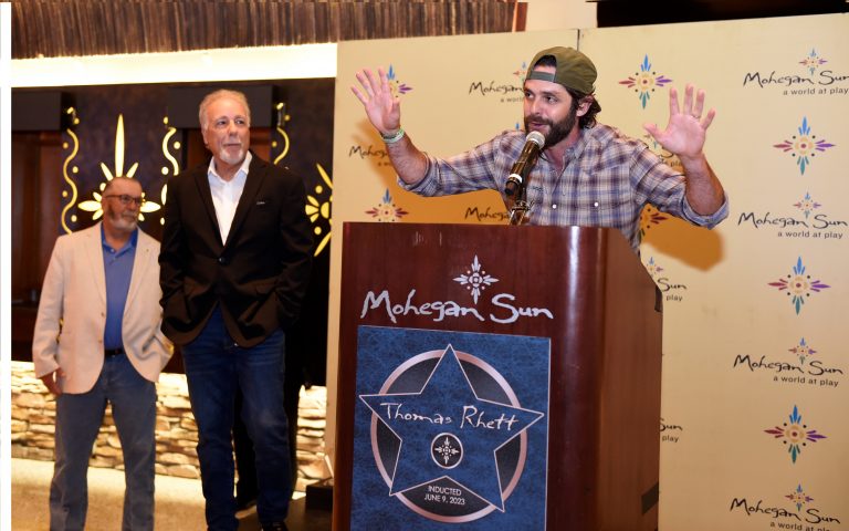 Thomas Rhett Inducted Into Mohegan Sun Walk of Fame – Mohegan Sun Newsroom